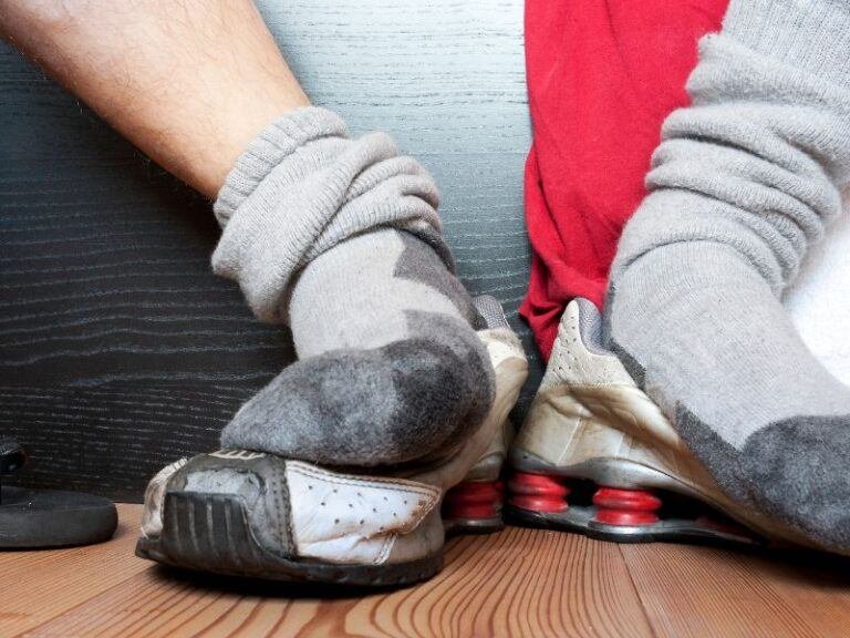Do Polyester Socks Smell? (Non-Breathable) – BatikIndonesia.com